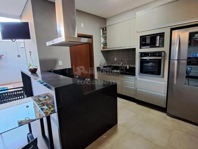 Excelente Casa no Village Damha 3