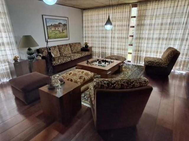 Excelente casa no vista alegre