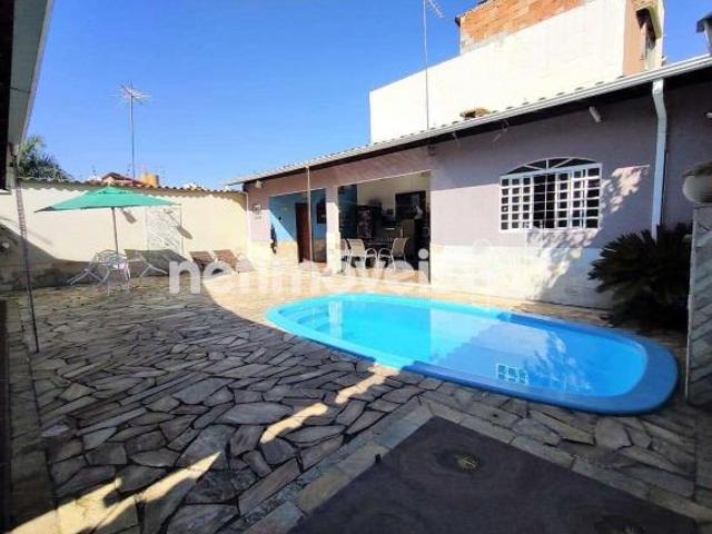 Excelente casa no Arvoredo II – 3 Quartos sendo 1 suíte!