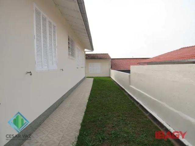 Excelente casa no bairro Capoeiras