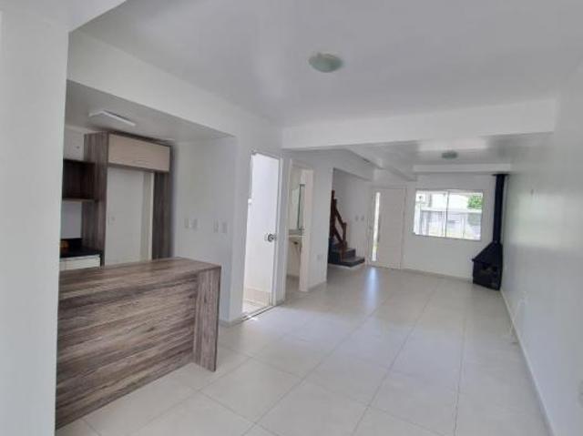 EXCELENTE CASA NO BAIRRO GUARUJA BEM LOCALIZADO