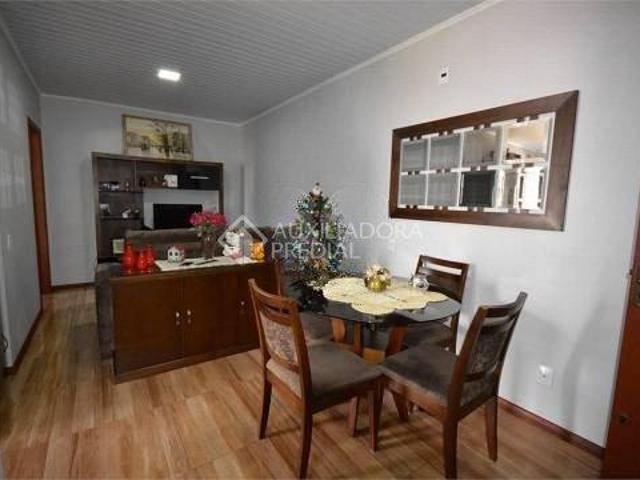 Excelente casa no bairro Igara, com um terreno de 10x20