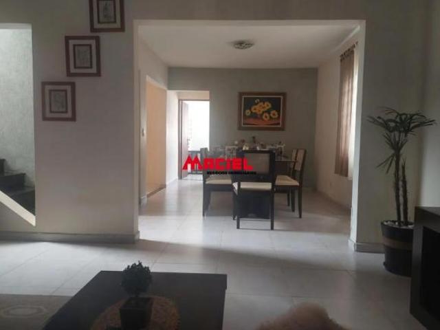 Excelente casa no Bosque dos Eucaliptos
