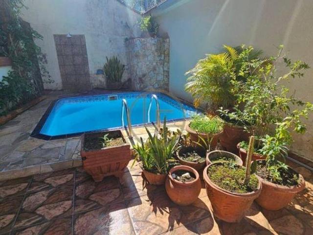 Excelente Casa no Canto do Forte com Piscina
