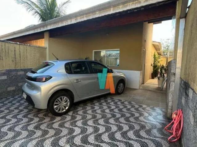 Excelente casa no canto do mar