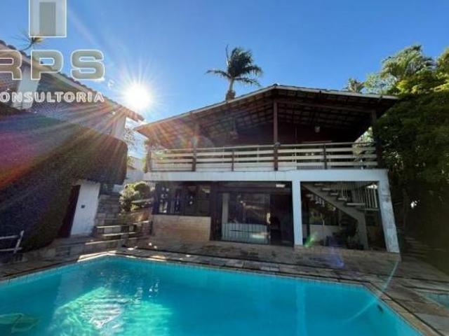Excelente casa no centro de Jarinu, toda avarandada com vista privilegiada, 4 dormitórios, escritóri