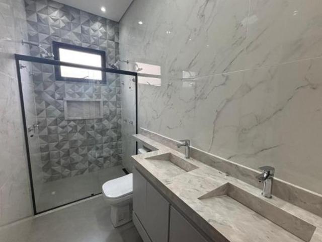 Excelente casa no Cond Vivendas da Mata | Aqui na Rosa e Rangel