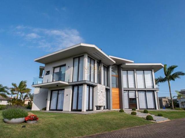 Excelente casa no condomínio Ocean Side em Torres!