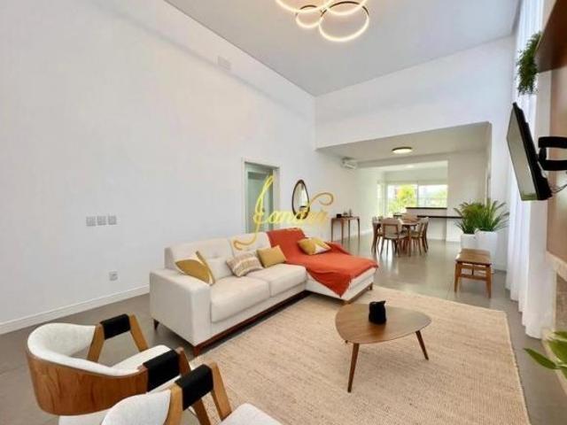Excelente Casa no Condomínio Riviera Estilo contemporânea! Composta por 4 suítes, sendo 2 americanas
