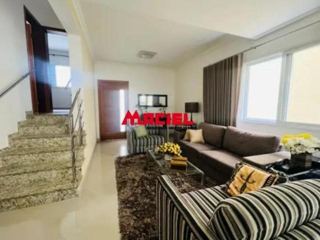 EXCELENTE CASA NO CONDOMÍNIO SAN MARINO 217 M²