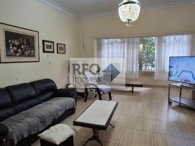 Excelente casa no Jardim da Glória. Espaçosa e região bem segura!