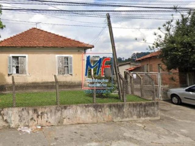 Excelente casa no Jardim Helian, com 13.570 m² de terreno e 2.176 m² de área construída. Testada de