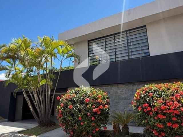 EXCELENTE CASA NO LAGO!