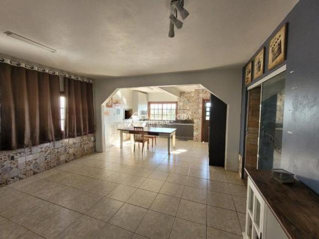 Excelente Casa no Loteamento Parque dos Pinheiros