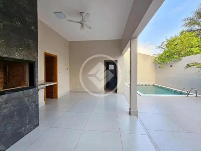 Excelente Casa no Praiero com piscina e energia solar