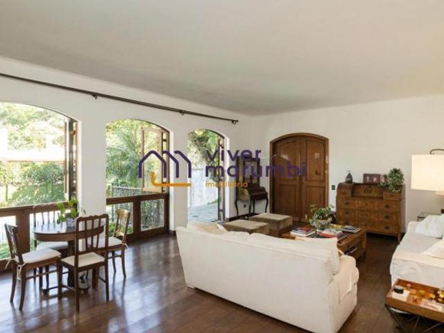 Excelente casa no Real Parque