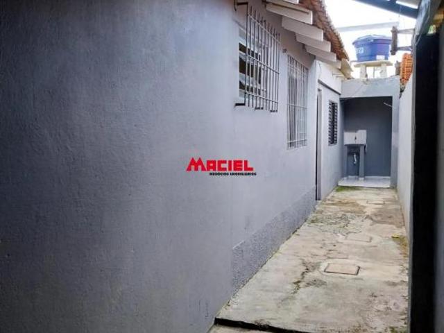 EXCELENTE CASA NO RESIDENCIAL DOM PEDRO l