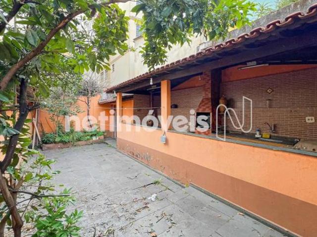 Excelente casa no Sagrada Família, com área de 480m²