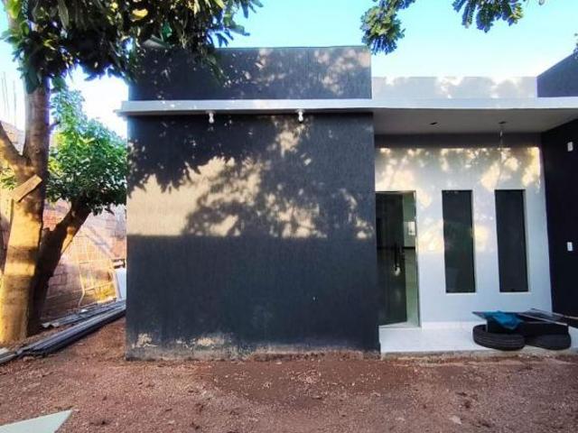 EXCELENTE CASA, NOVA, MODERNA, PERTO DA PRINCIPAL