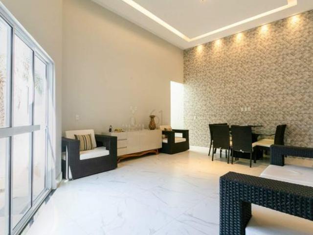 EXCELENTE CASA, NOVA E MODERNA! 3 QTOS, 1 SUÍTE, 1 SEMI SUÍTE, 7 VAGAS