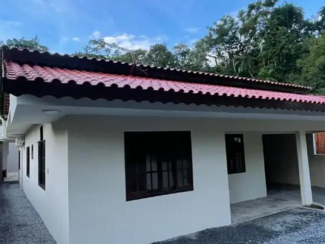 Excelente casa para locação em jaraguá do sul, a 3 minutos do centro