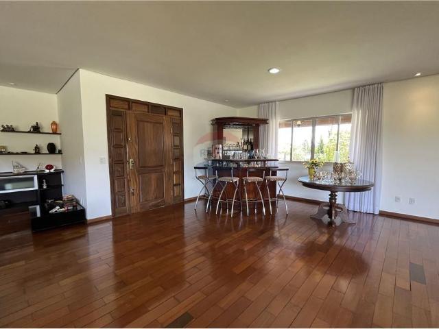 Excelente casa para locação por R$ 11.000 no Ville Des Lacs