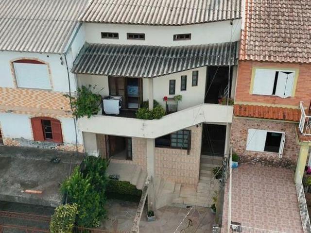 Excelente casa para venda com edicula e sotão. Entrar e morar!