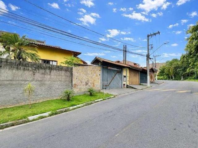 Versátil casa para venda em Outeiro de Passárgada com 3 quartos, sendo 3 suítes, 280m²