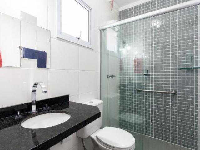 Elegante casa para venda em Cambuci com 3 quartos, sendo 3 suítes, 187m²