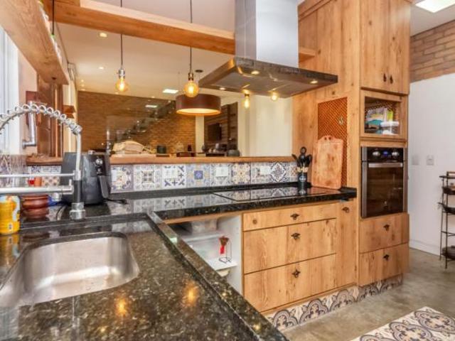 Excelente casa para venda em Vila Anglo Brasileira com 1 quarto, sendo 1 suíte, 114m²