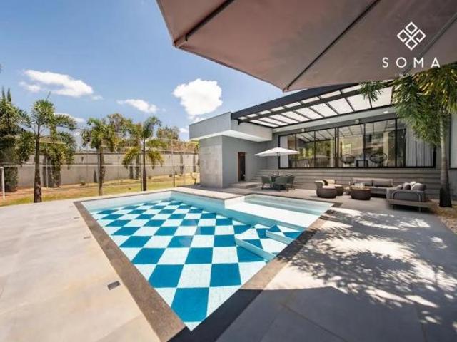 EXCELENTE CASA PORTEIRA FECHADA DE 6 QUARTOS RESIDENCIAL INTERLAGOS