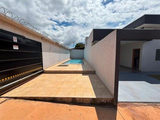 excelente casa próximo ao shoping e ao jardim brasilia medio padrao e com piscina