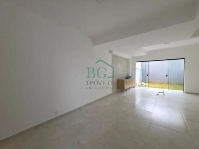 Excelente casa recém construída á venda no bairro Parque Nova Aurora em Poços de Caldas MG