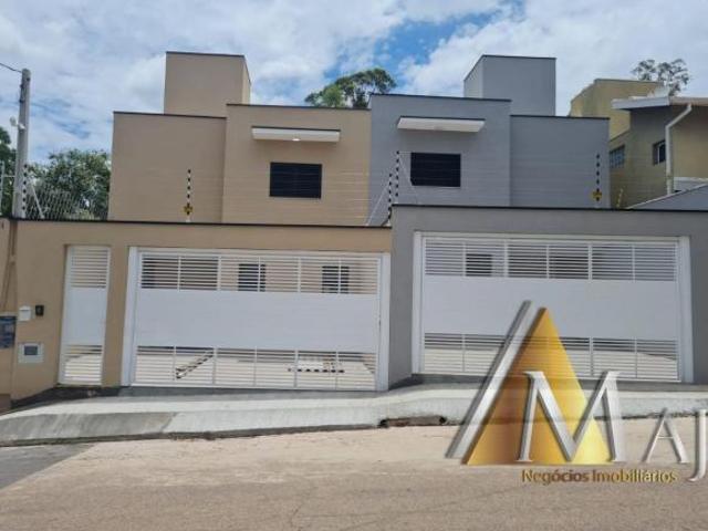Excelente casa recém construída fino acabamento 3 dormitórios, sendo 1 suíte e 1 dormitório com vara