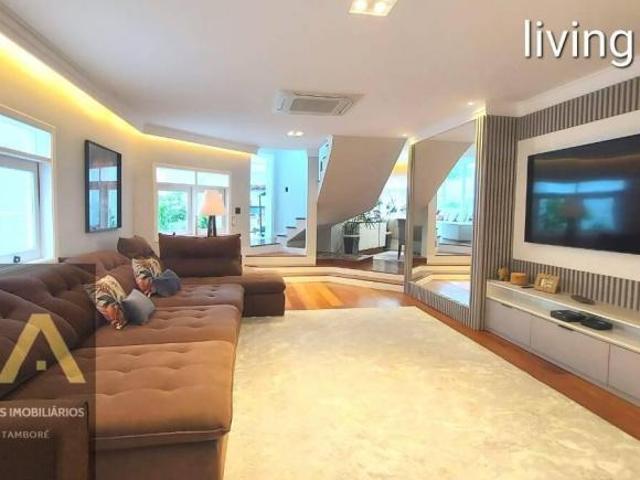 EXCELENTE CASA REFORMADA, 4 DORMTS, SUPER COMPLETA!