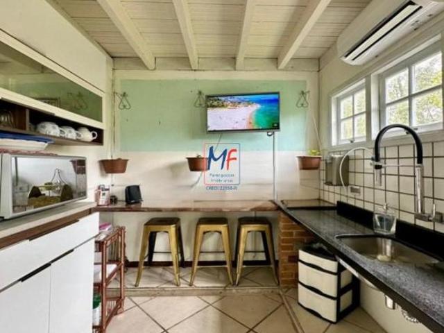 Excelente casa região central de Ilhabela SP, 320 m² a.c 1.470 m² a.t 6 suítes, lareira, piscin