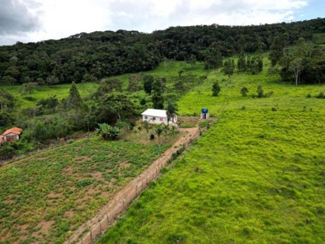 EXCELENTE CASA RURAL COM AMPLO TERRENO E FÁCIL ACESSO EM MINAS GERAIS