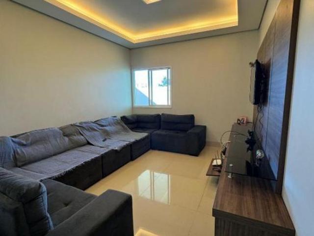 Excelente CASA Semi Nova à VENDA no bairro Granville I!