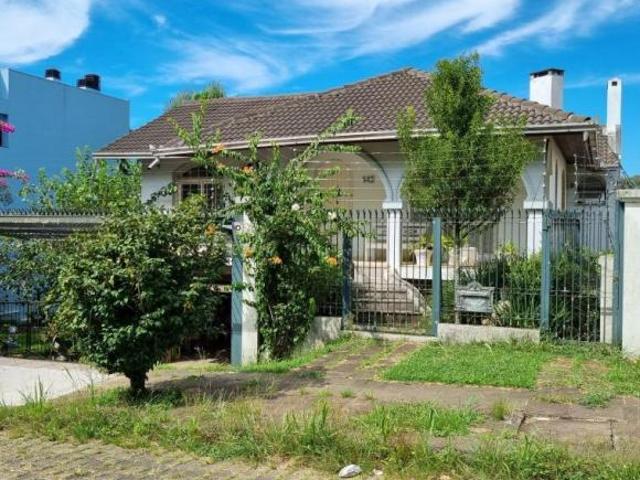 Excelente casa semimobiliada no bairro Colina Sorriso