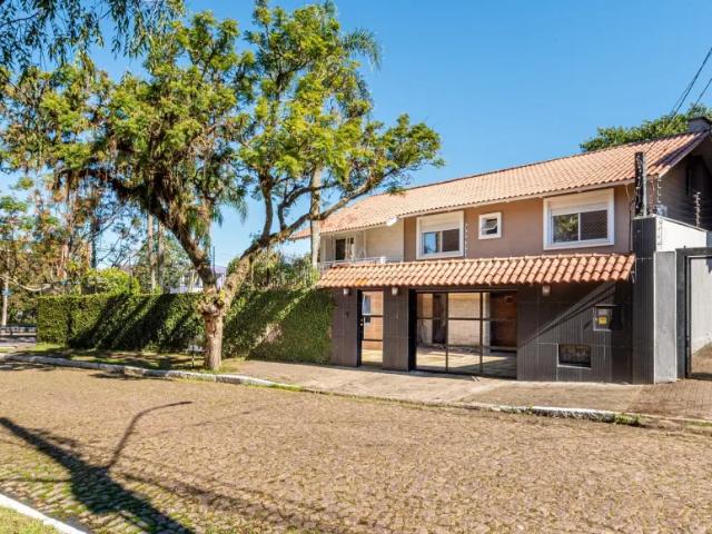 Excelente casa semimobiliada