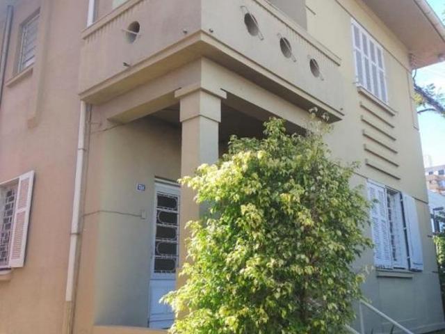 Excelente Casa Sobrado ampla com 9 vagas de estacionamento na Avenida Dom Pedro II