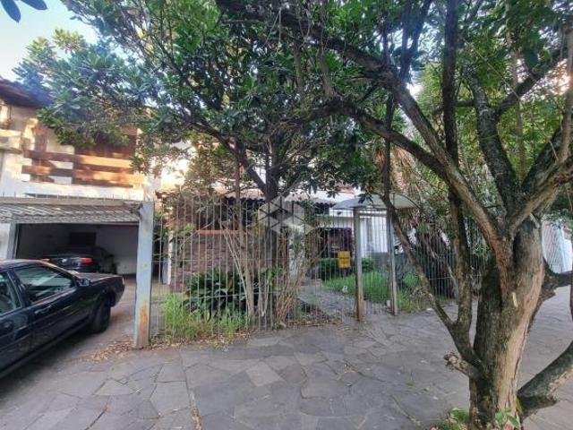 Excelente Casa Sobrado ao lado do Grêmio Náutico União no bairro Moinhos de Vento