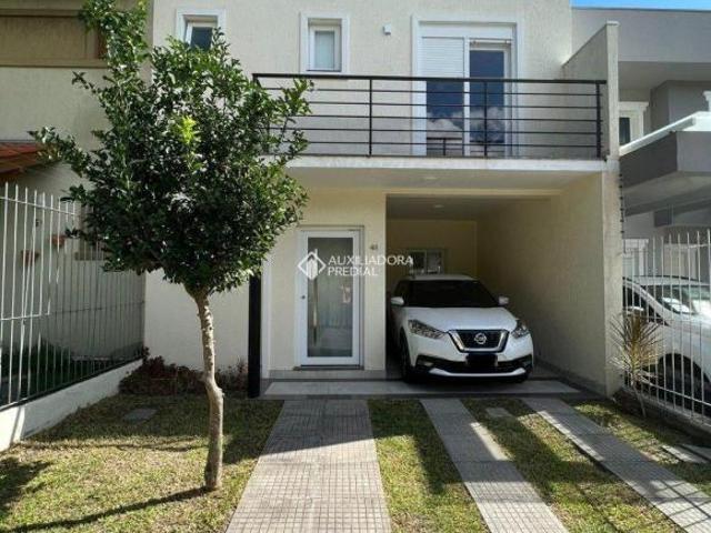 EXCELENTE CASA SOBRADO COM TERRAÇO PARA LAZER, 03 ANDARES