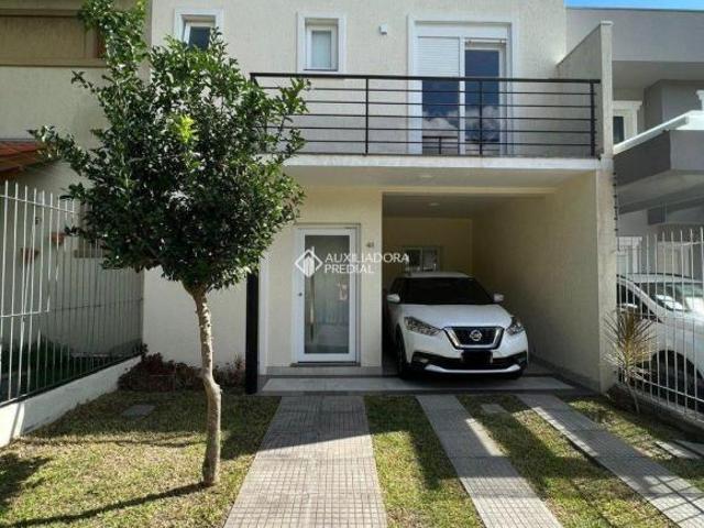 EXCELENTE CASA SOBRADO COM TERRAÇO PARA LAZER, 03 ANDARES