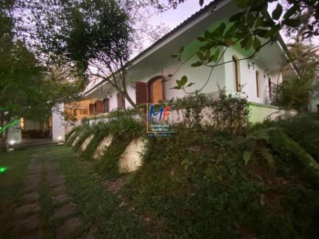 Excelente Casa Sobrado em Condomínio localizada em Cotia, 774 de área total, 7 dorm s, 4 suíte s
