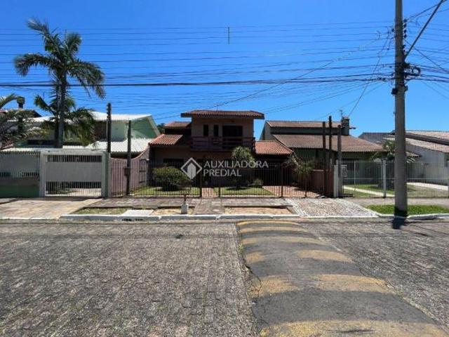 EXCELENTE CASA SOBRADO