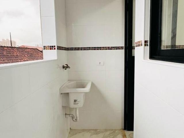 Excelente casa sobreposta, com 2 dormitórios