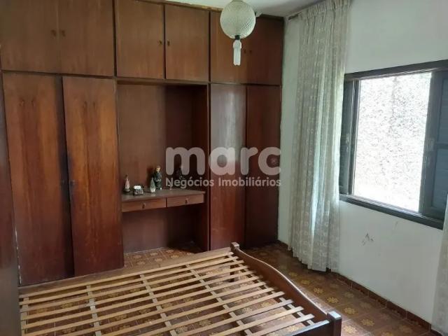 Excelente casarão térreo para venda, com sala de estar, sala de jantar, cozinha, jardim interno, 4 d