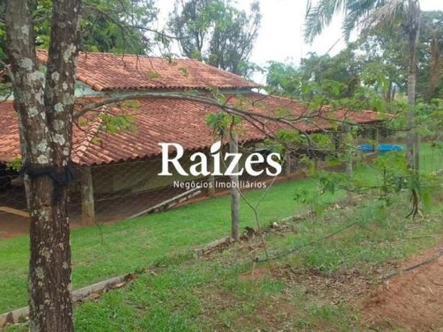 Excelente Chácara à venda em Uberlândia com 2 quartos, varanda gourmet