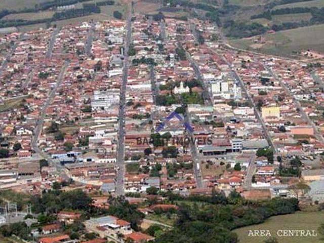 Excelente Chácara com 259,93 m2 de área construída e 1918 m² de terreno no bairro Jardim Cananéia na